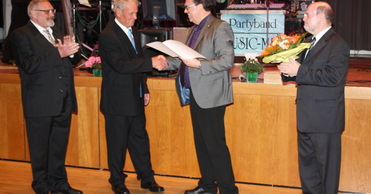 Ehrennadel des Landes an Hans-Jürgen Dauth verliehen | Kreisverwaltung ...